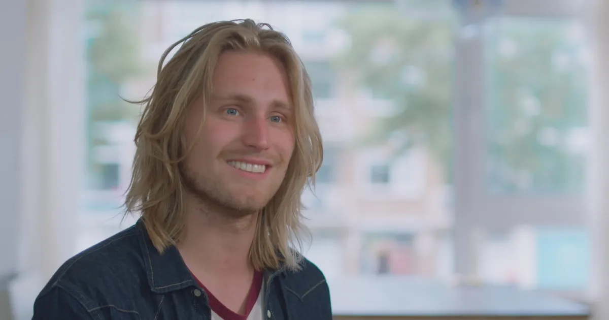 Ontmoet de 22-jarige muzikant Tim uit 'De HuizenFixers' - EO