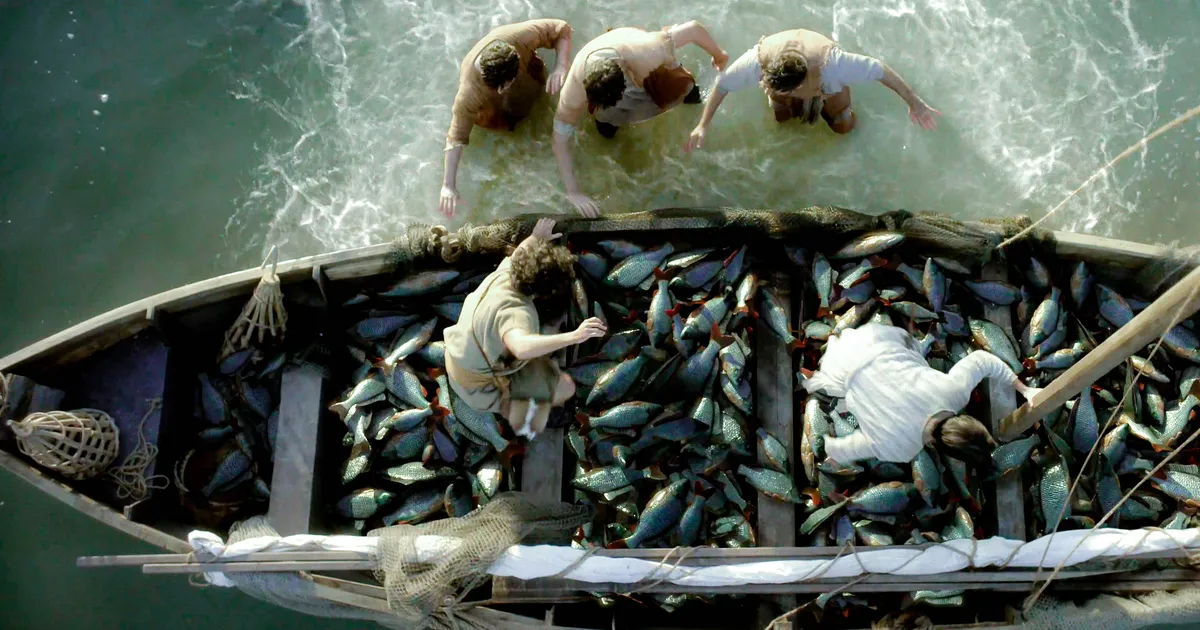 Het wonder van de visvangst in 'The Chosen' en de Bijbel - EO